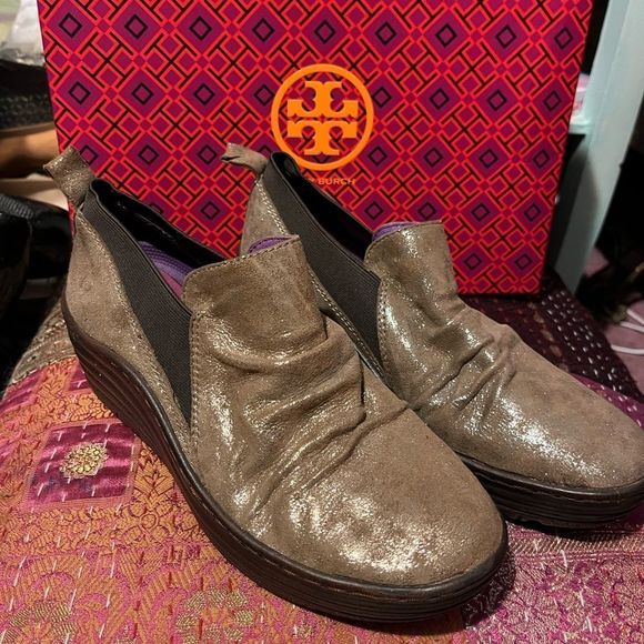 Bionica | Shoes | Bionica Metallic Wedge Shooties Sz 7 | Poshmark